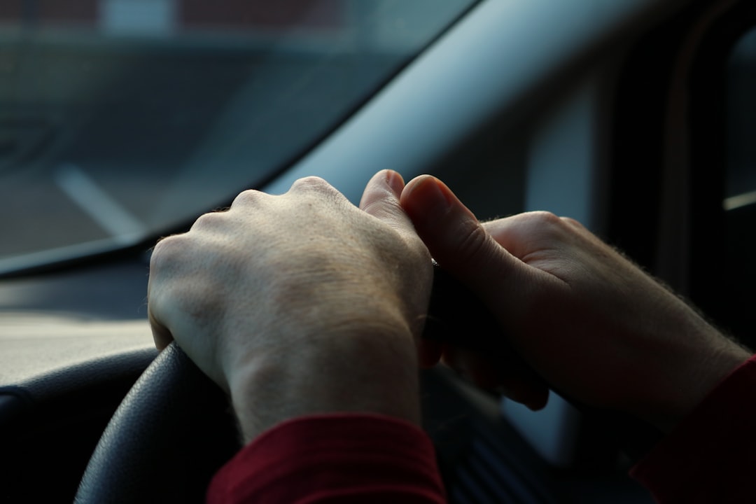 Como conduzir um carro de forma segura